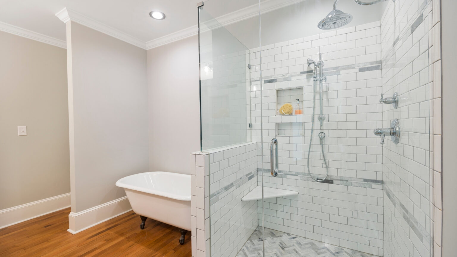 10 Walk-In Shower Ideas for Indian Bathrooms | Agmeco